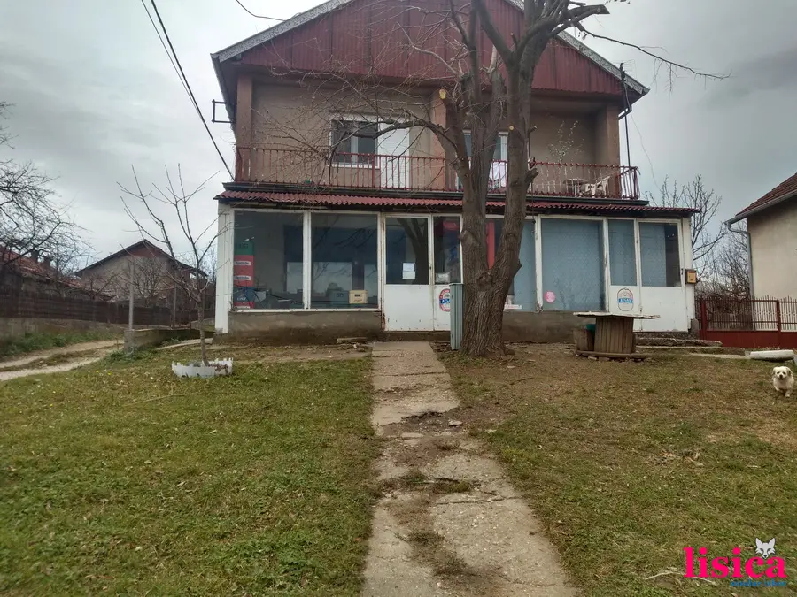 Komforna kuća sa pomoćnim objektima u Smederevskoj Palanci : Mali ...